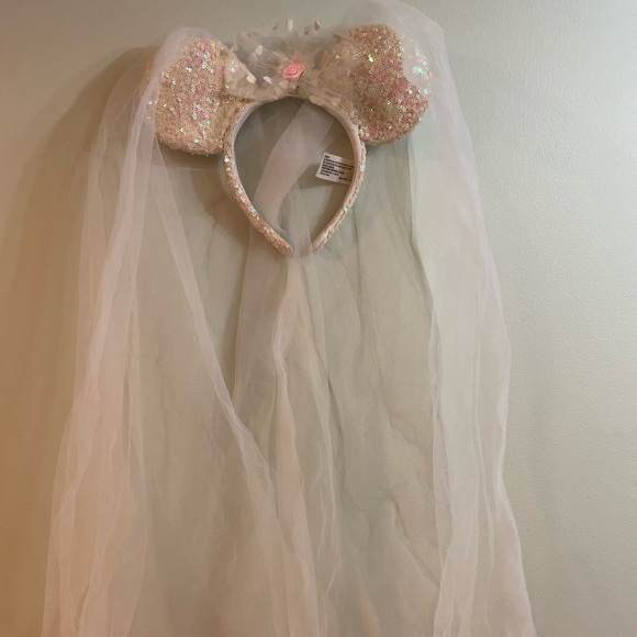 Disney | Accessories | Disney Minnie Mouse Sequin Ears With Veil | Poshmark